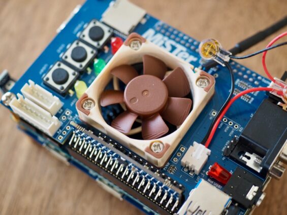 「MiSTer FPGA」にNoctuaの静音ファンを取り付けてみました | sheonite.net